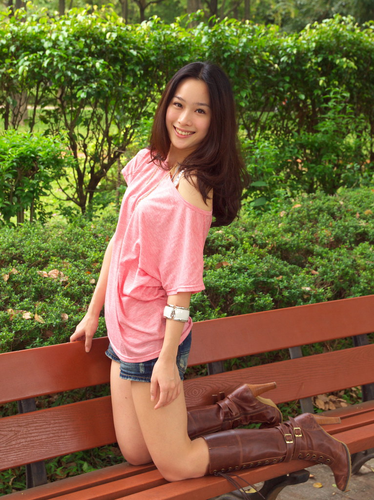 20090404 珊迪 大安森林公園外拍 頁 1 | FlickrLinkr